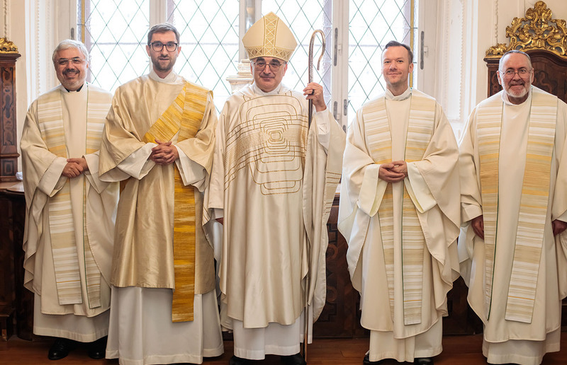 Diakon und Domherren